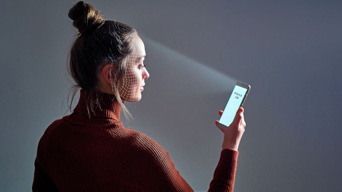 Smartphone Face Recognition Spoofed | SEN.news - No. 1