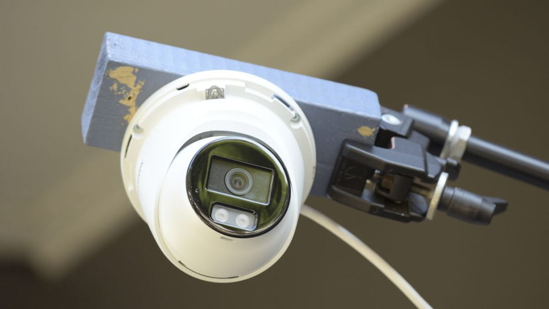 Hikvision Smart Hybrid Light Camera Impressions | SEN.news - No. 1